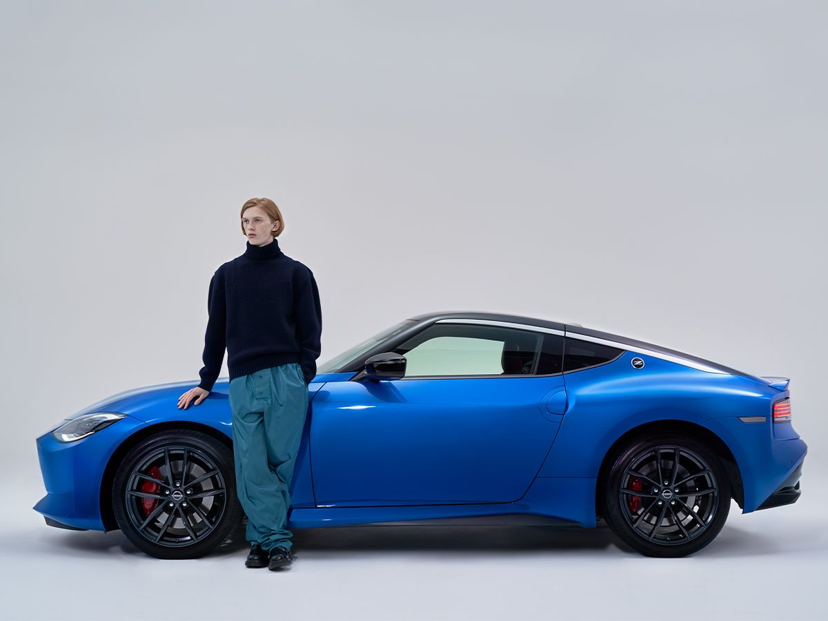 NISSAN FAIRLADY Z & ARIYA × PRADA スタイリスト・祐真朋樹の「乗る車 × 着る服」 | ENGINE ...