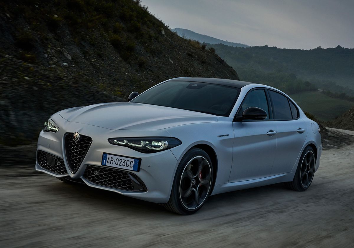 新デザインでCクラスや3シリーズを追撃 アルファ・ロメオ・ジュリアがマイナーチェンジ | ENGINE (エンジン) |クルマ、時計 ...