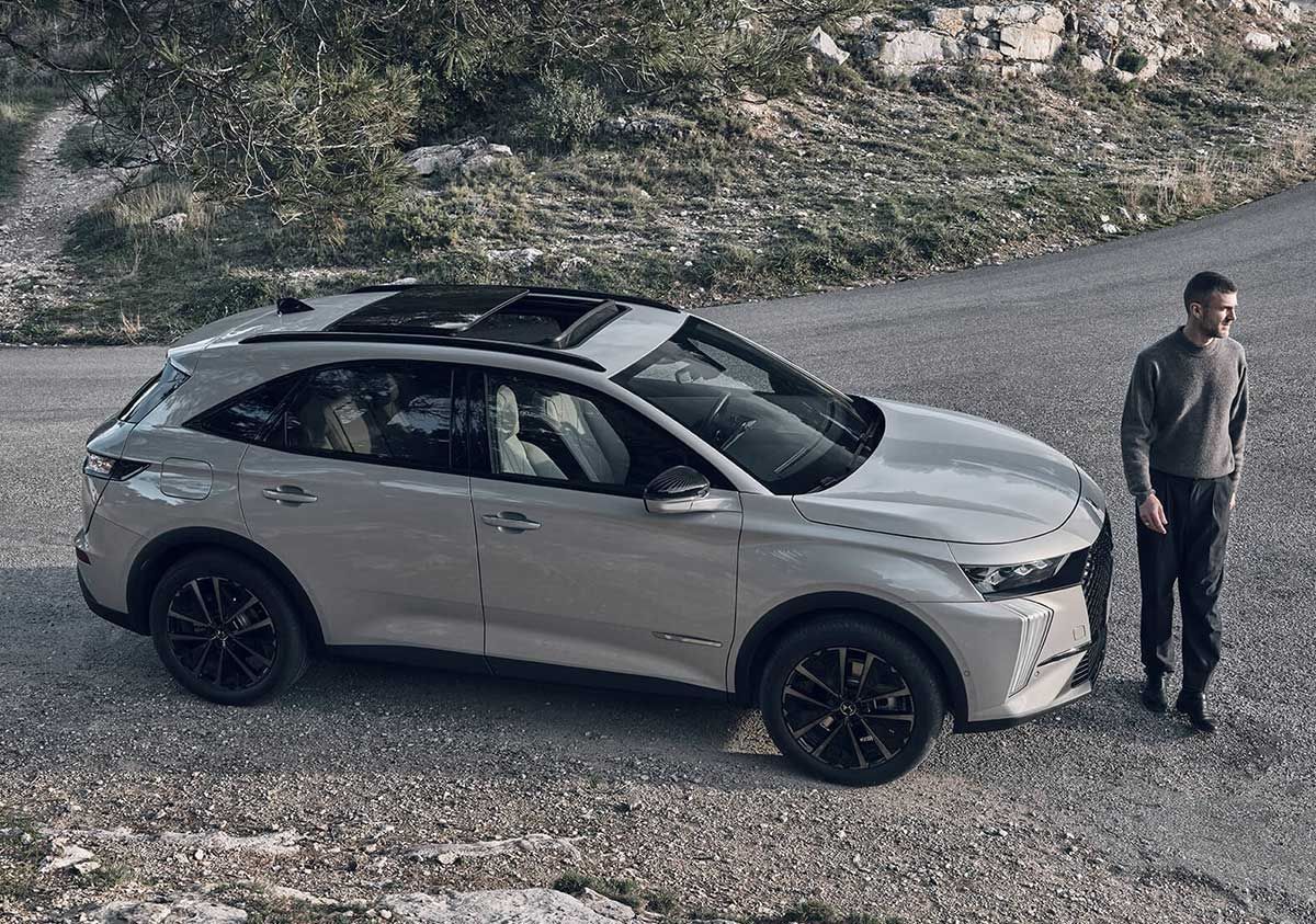 「DSコレクション」の第1弾は旅がテーマ DS4とDS7に特別仕様車「エスプリ・ド・ヴォヤージュ」を設定 | ENGINE (エンジン) |クルマ、時計、ファッション、男のライフスタイルメディア