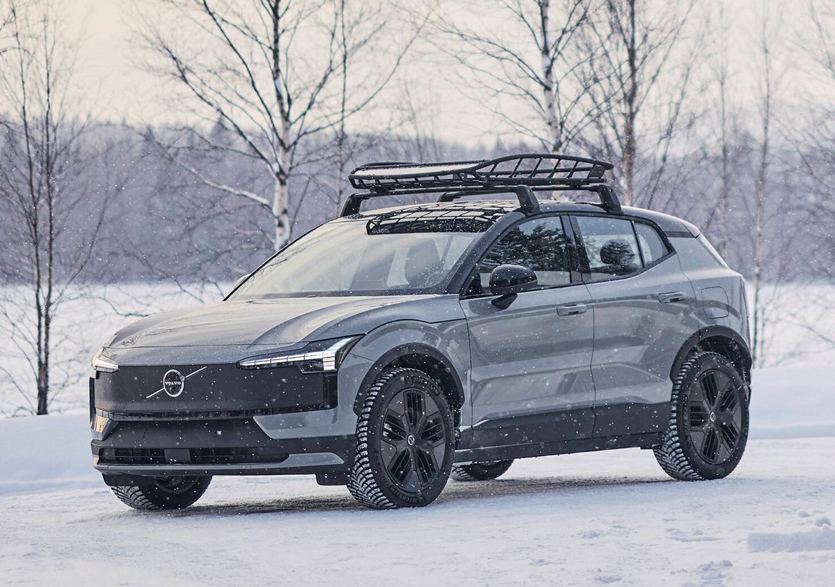 ボルボ版のスバル・クロストレック EV専用車のEX30にSUV仕立てのクロスカントリーが登場 | ENGINE (エンジン) |クルマ、時計、ファッション、男のライフスタイルメディア