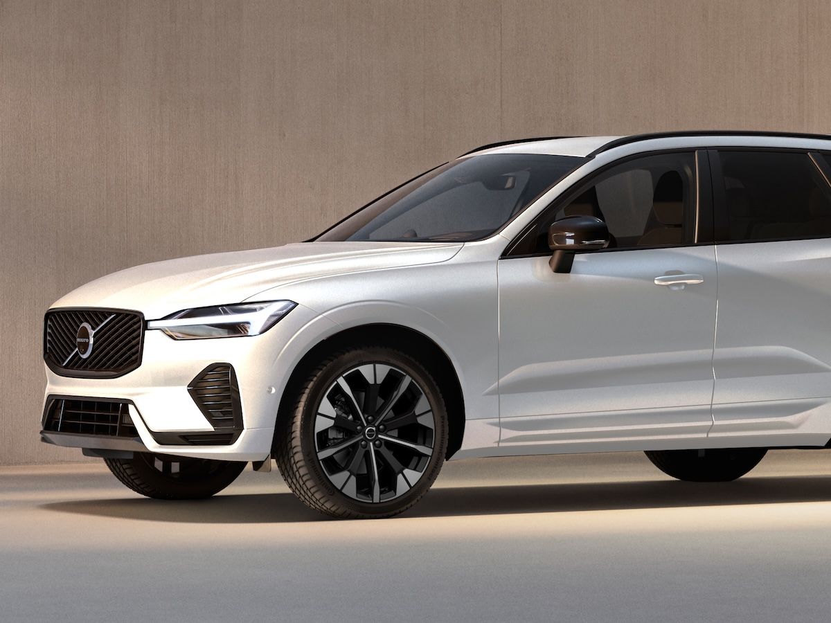 ボルボXC60がさらに精悍な装いに【良いデザインは古びない】洗練されたシックなエクステリア・カラーに注目 | ENGINE (エンジン) |クルマ、時計、ファッション、男のライフスタイルメディア